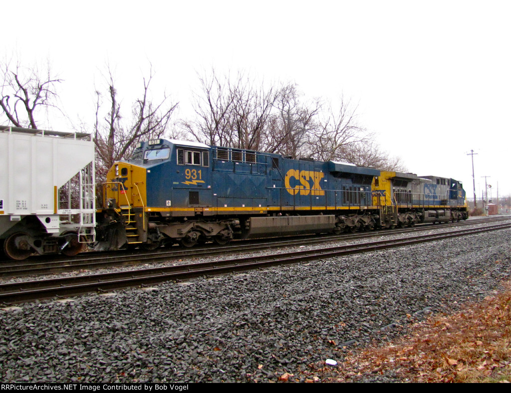 CSX 931 and 376